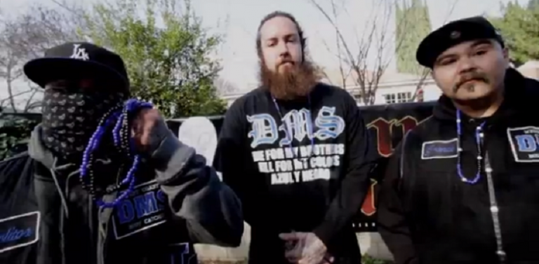 Members der DMS – Crew mit unverhohlener Gewaltpose – Out of step